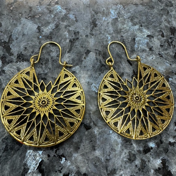 Jewelry | 225 Or 335 Nwot Gold And Black Geometric Sundial Earrings ...